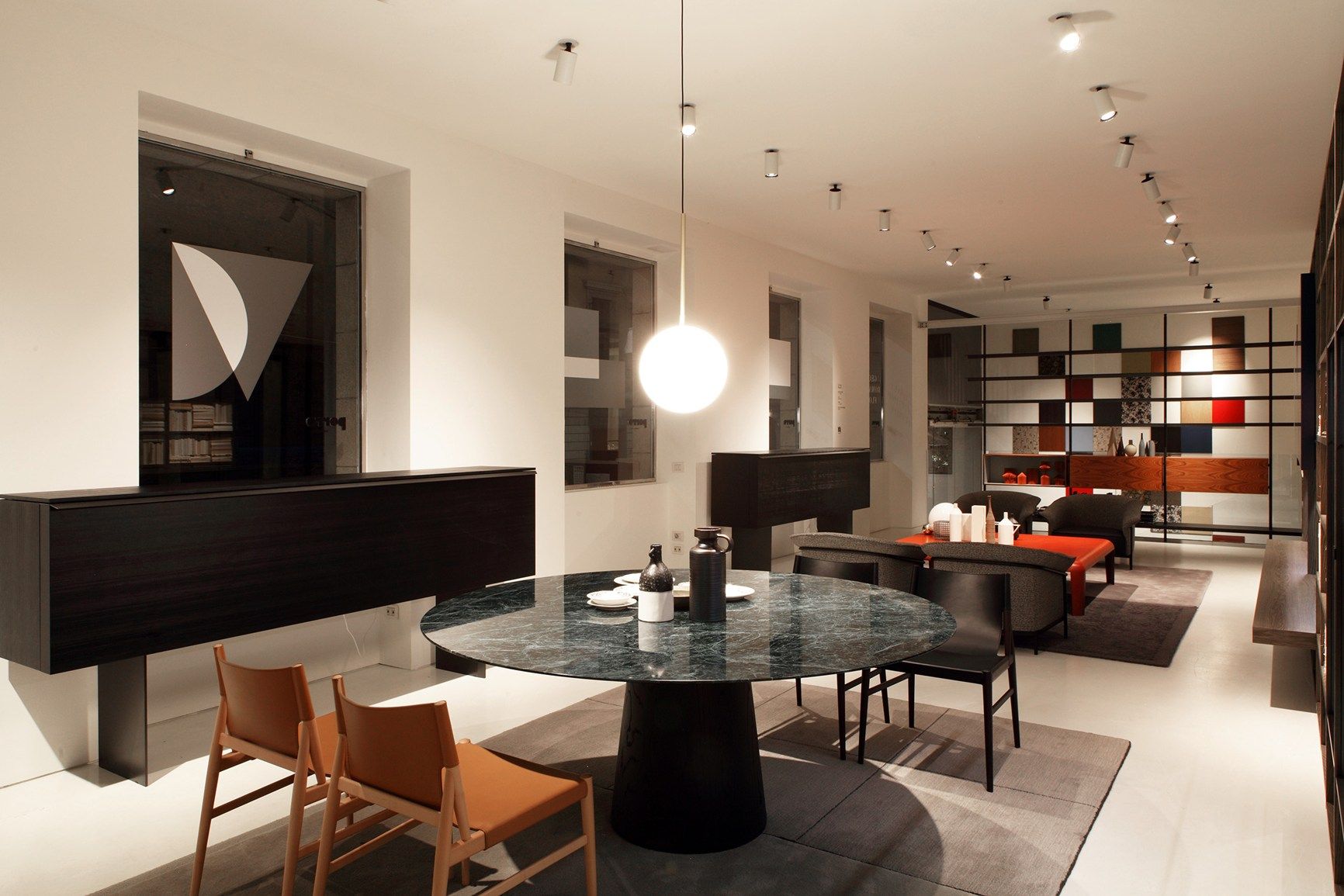 Bouquet trimmings and sartorial details