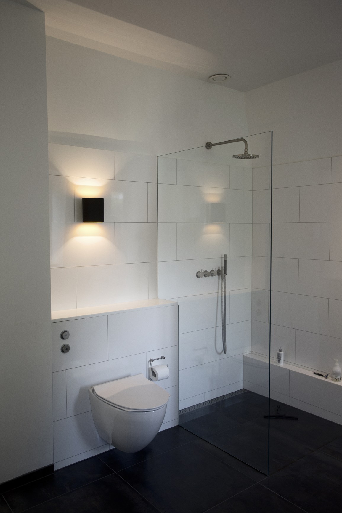 Bathroom lighting according to Modular Lighting Instruments