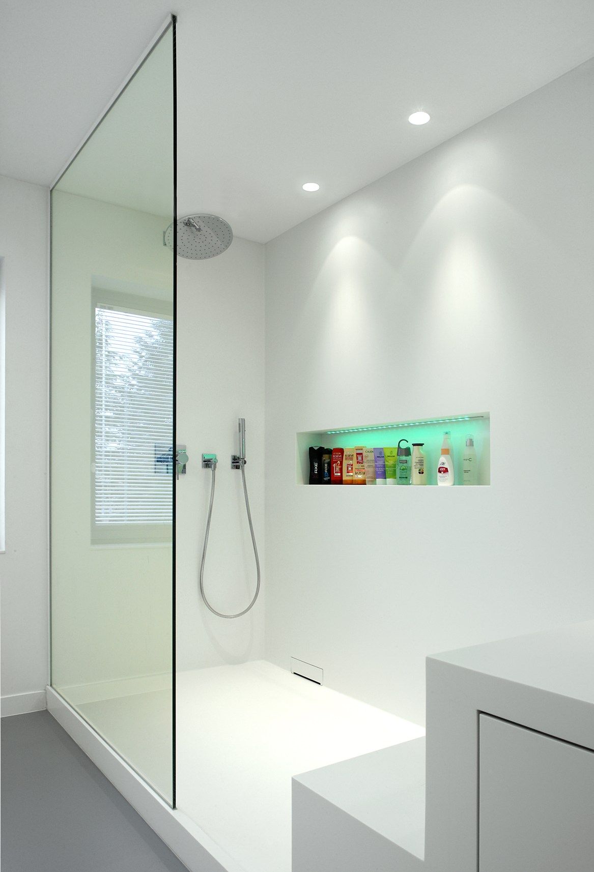 Bathroom lighting according to Modular Lighting Instruments