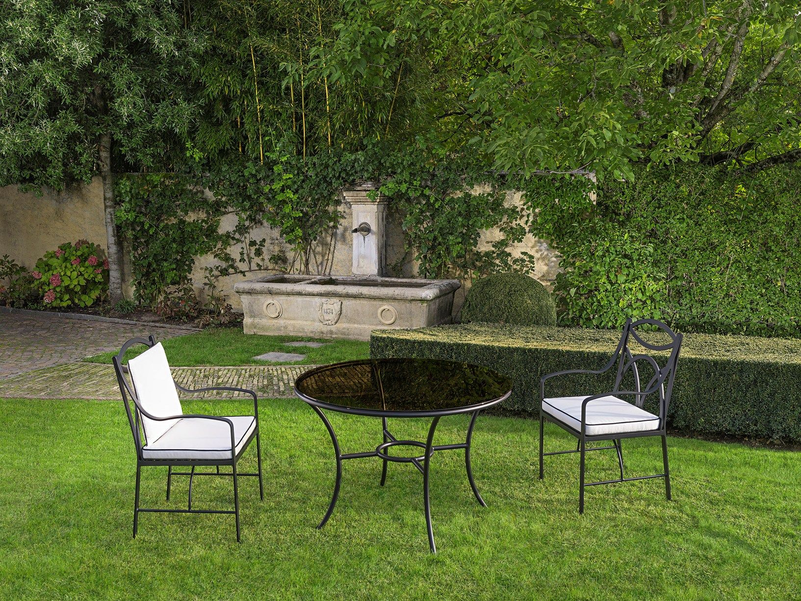 Tectona: Simple, Comfortable and Practical