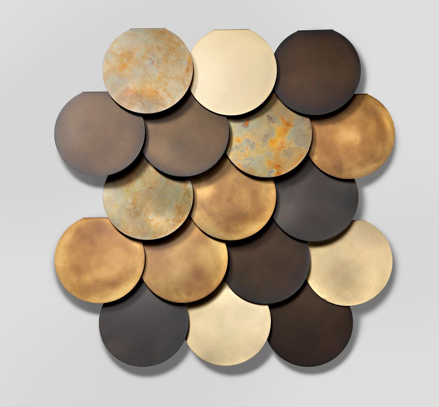 Metal total look for wall covering