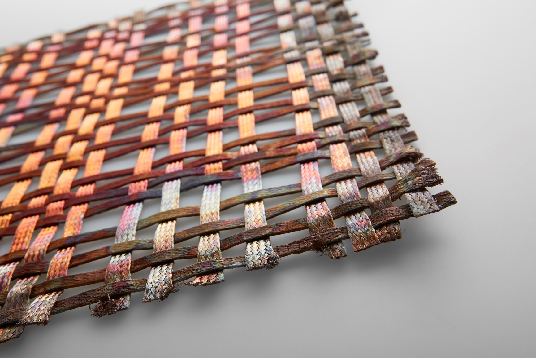 Metal total look for wall covering