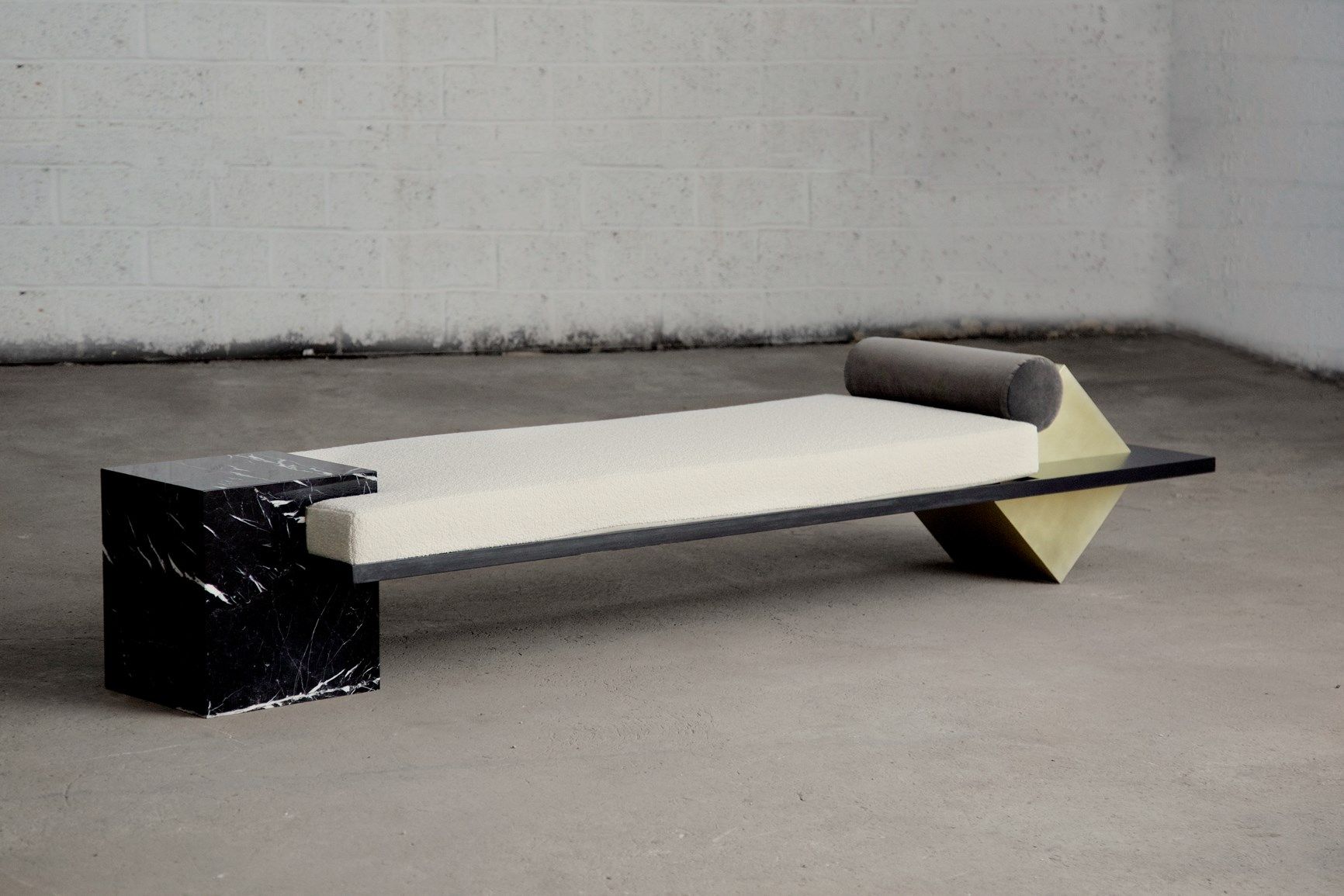 The Chaise Longue Revisited by Slash Objects