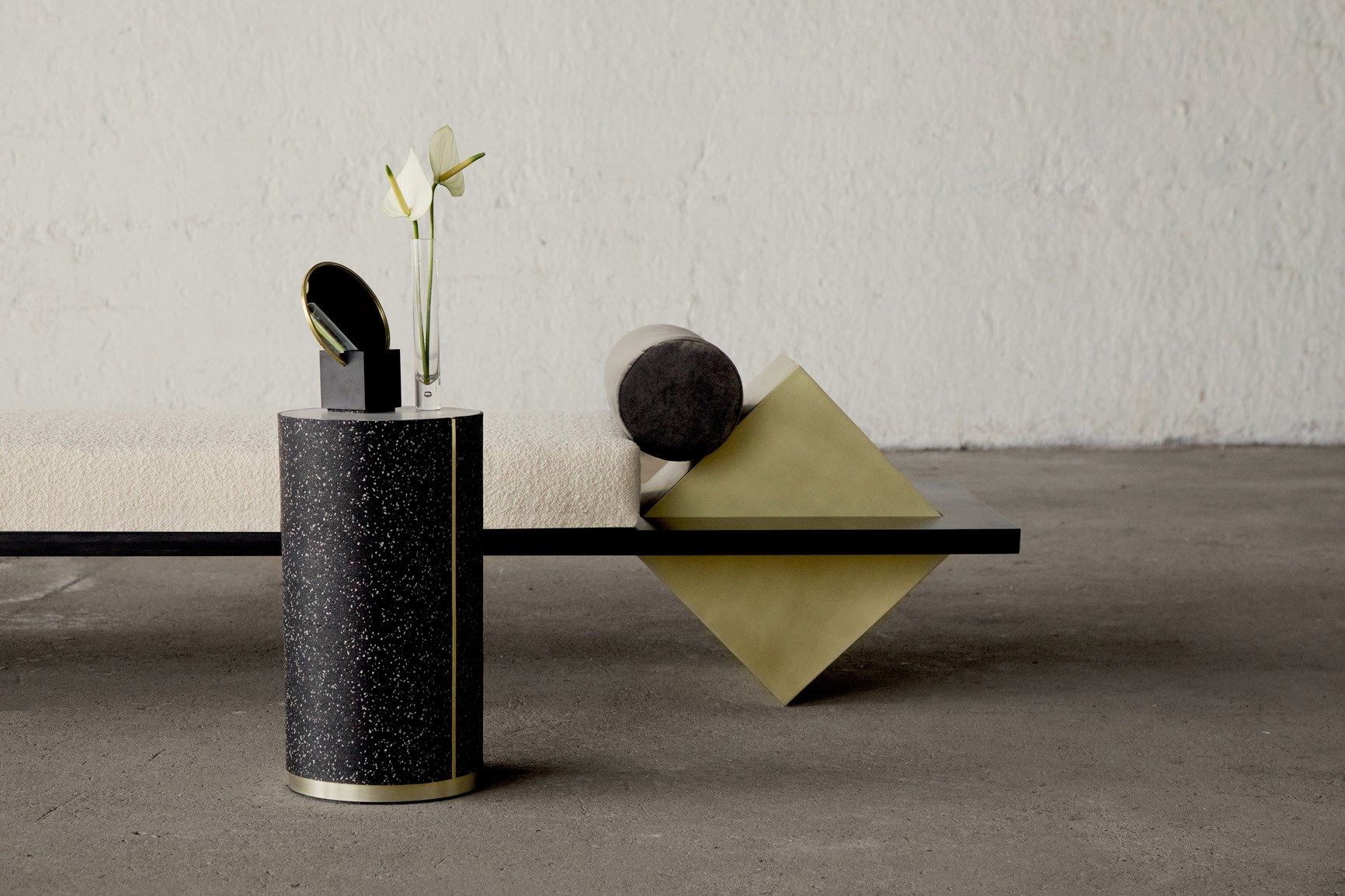 The Chaise Longue Revisited by Slash Objects