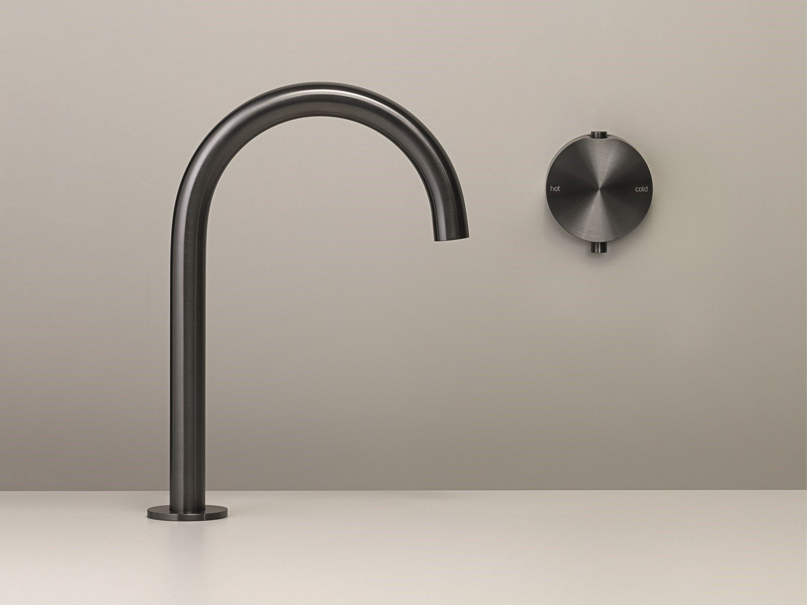 New Look for Steel: Warm, Intense and Retrò