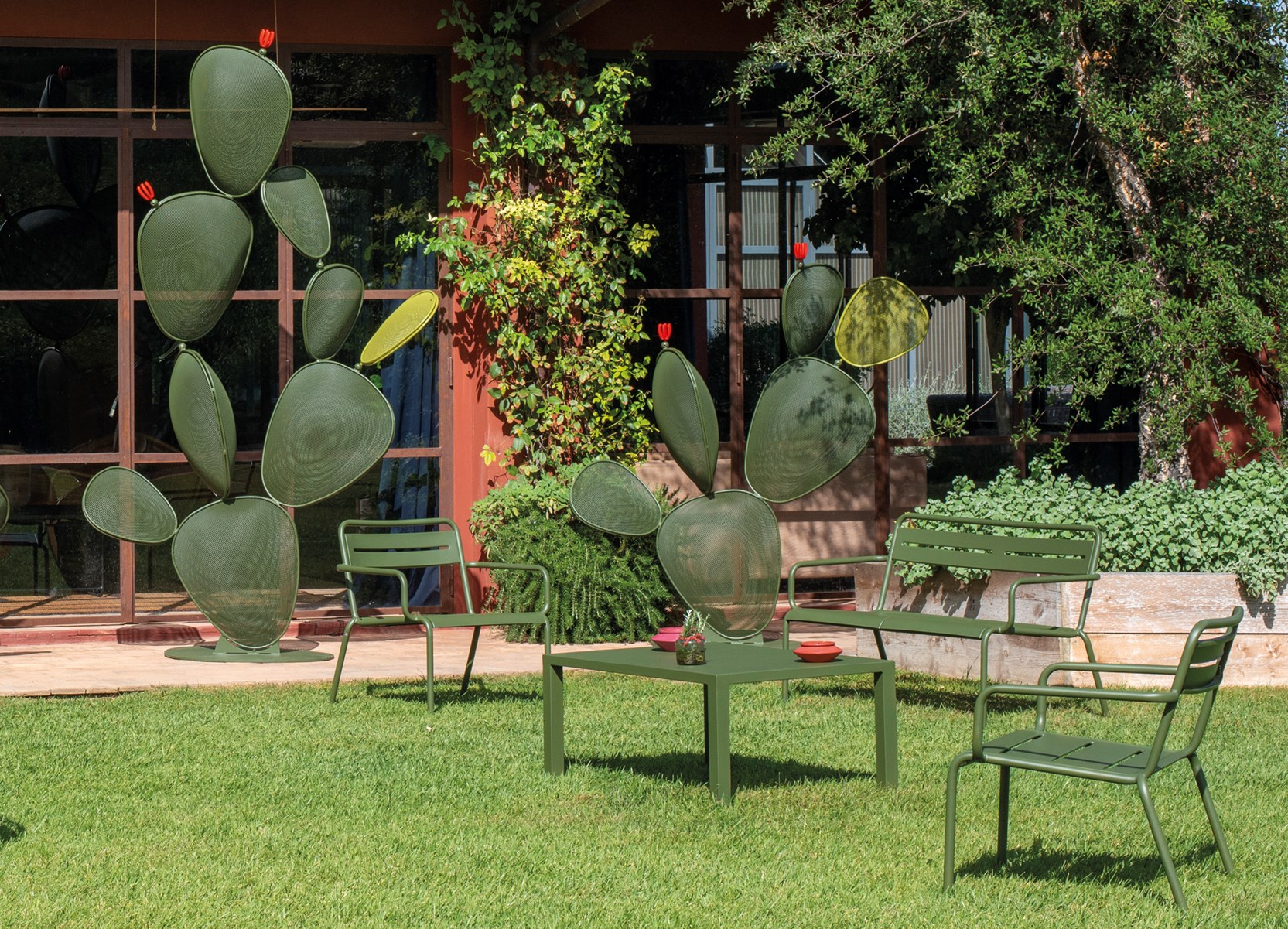 New Emu Sculptures for Outdoor