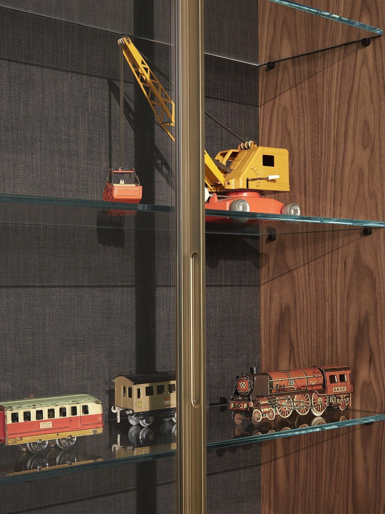 System by Porro. For Home and Office