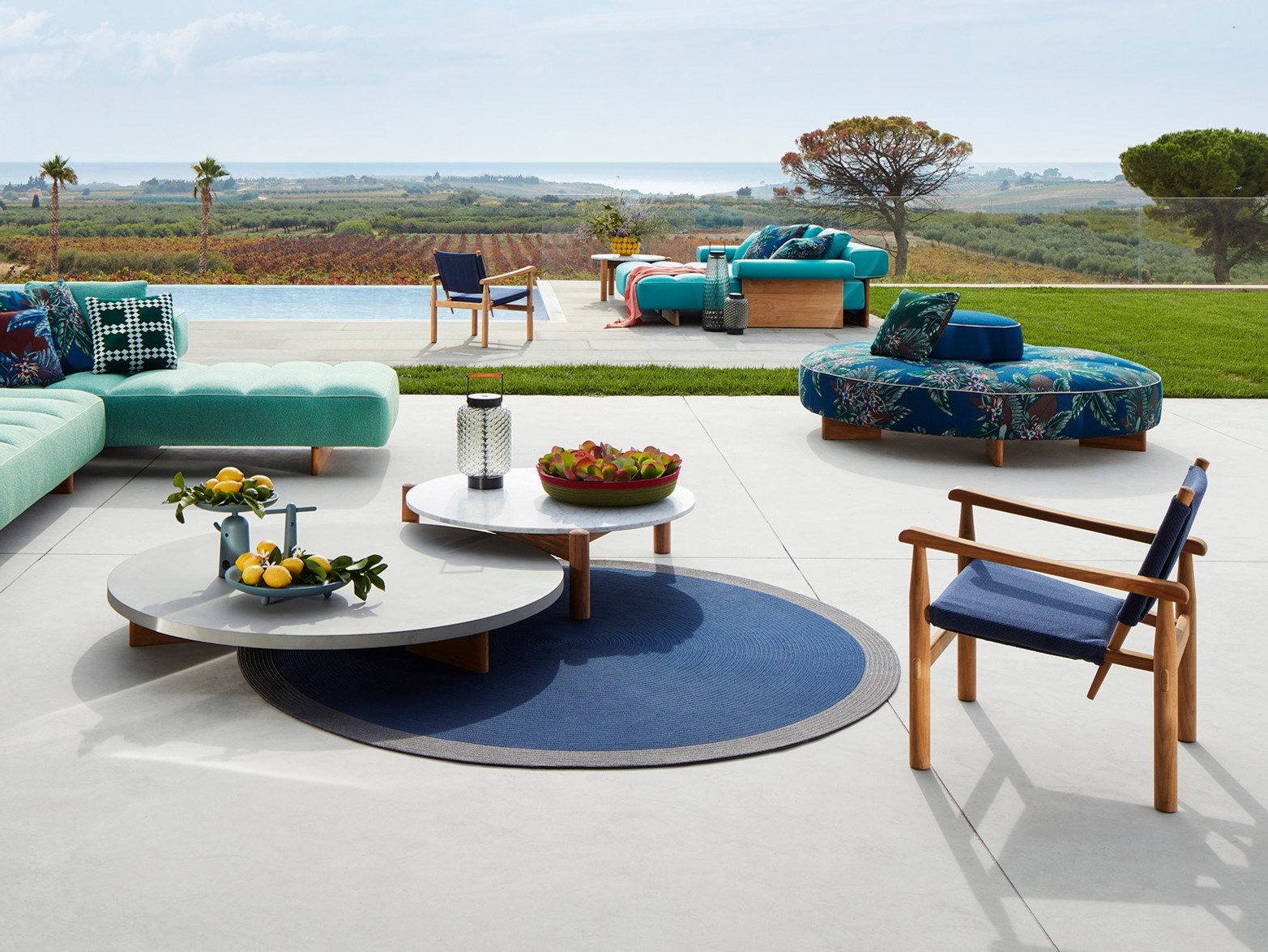 Cassina’s Iconic Pieces go Outdoors