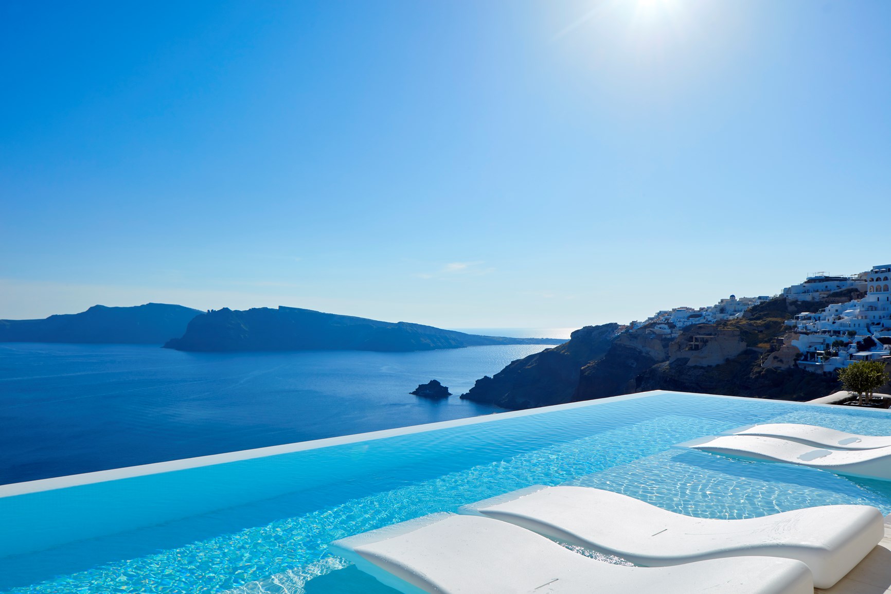 The Essence of Greek Architecture and the Invitation to Relax