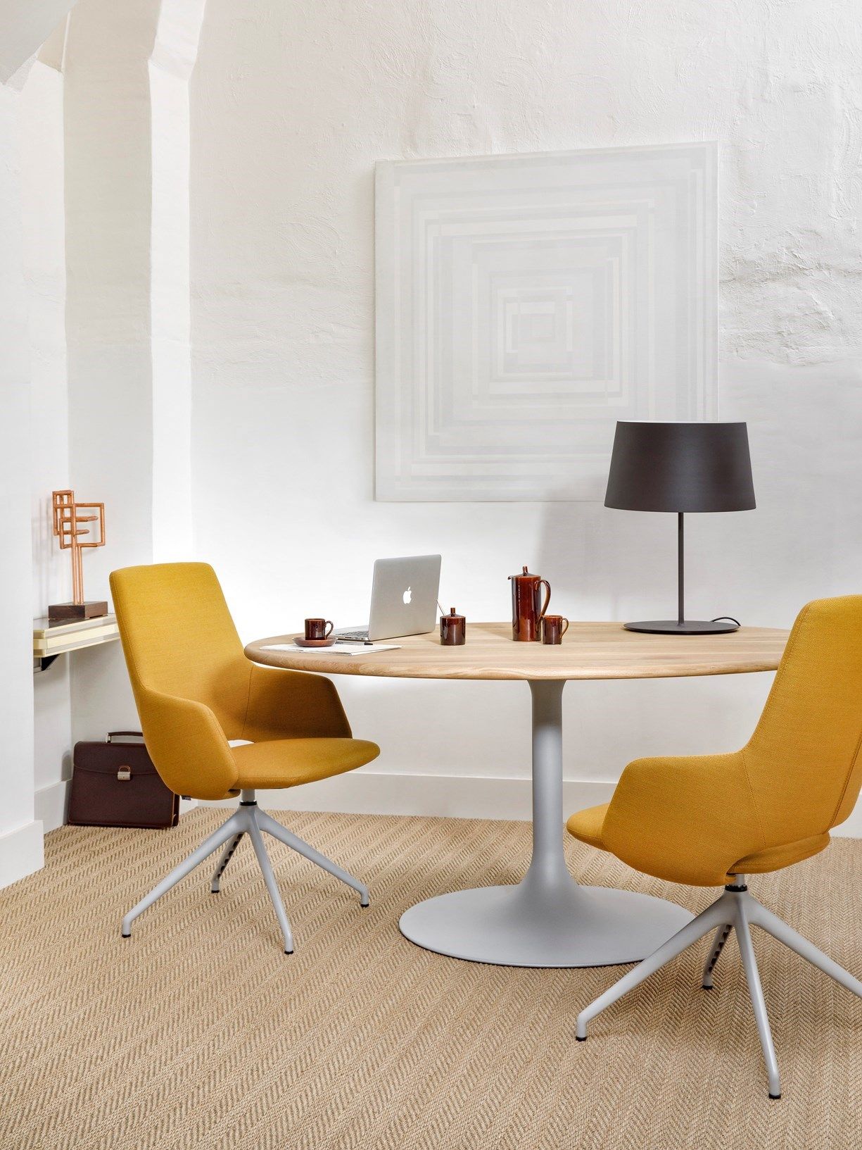 One Chair for Various Worlds