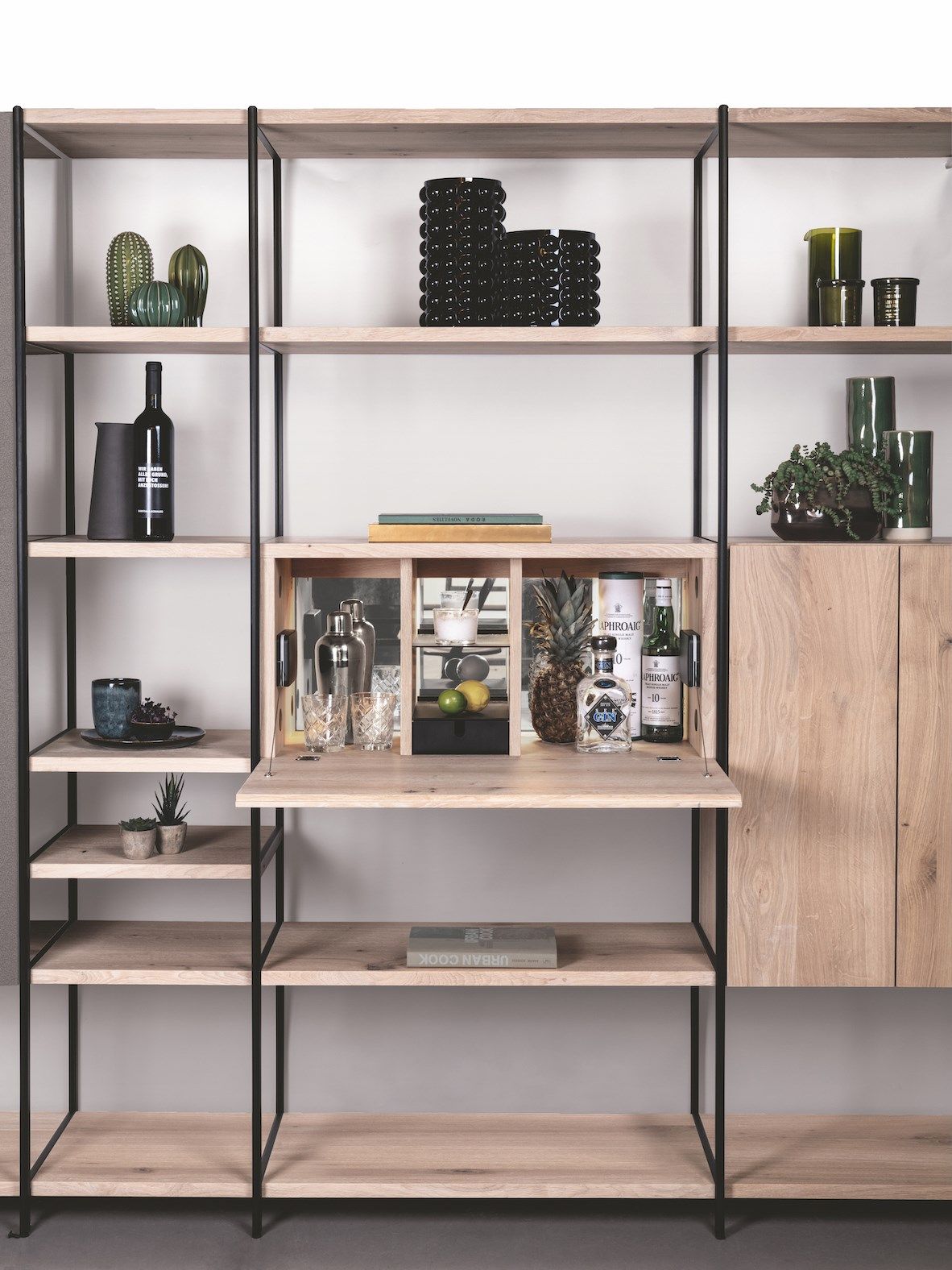 Practical, versatile and undeniably sensuous – the BC 06 RooM 68 ...