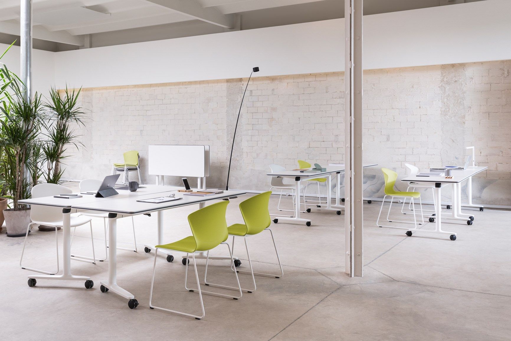 Foldable, Height-Adjustable and Mobile: It's Talent Table by Actiu