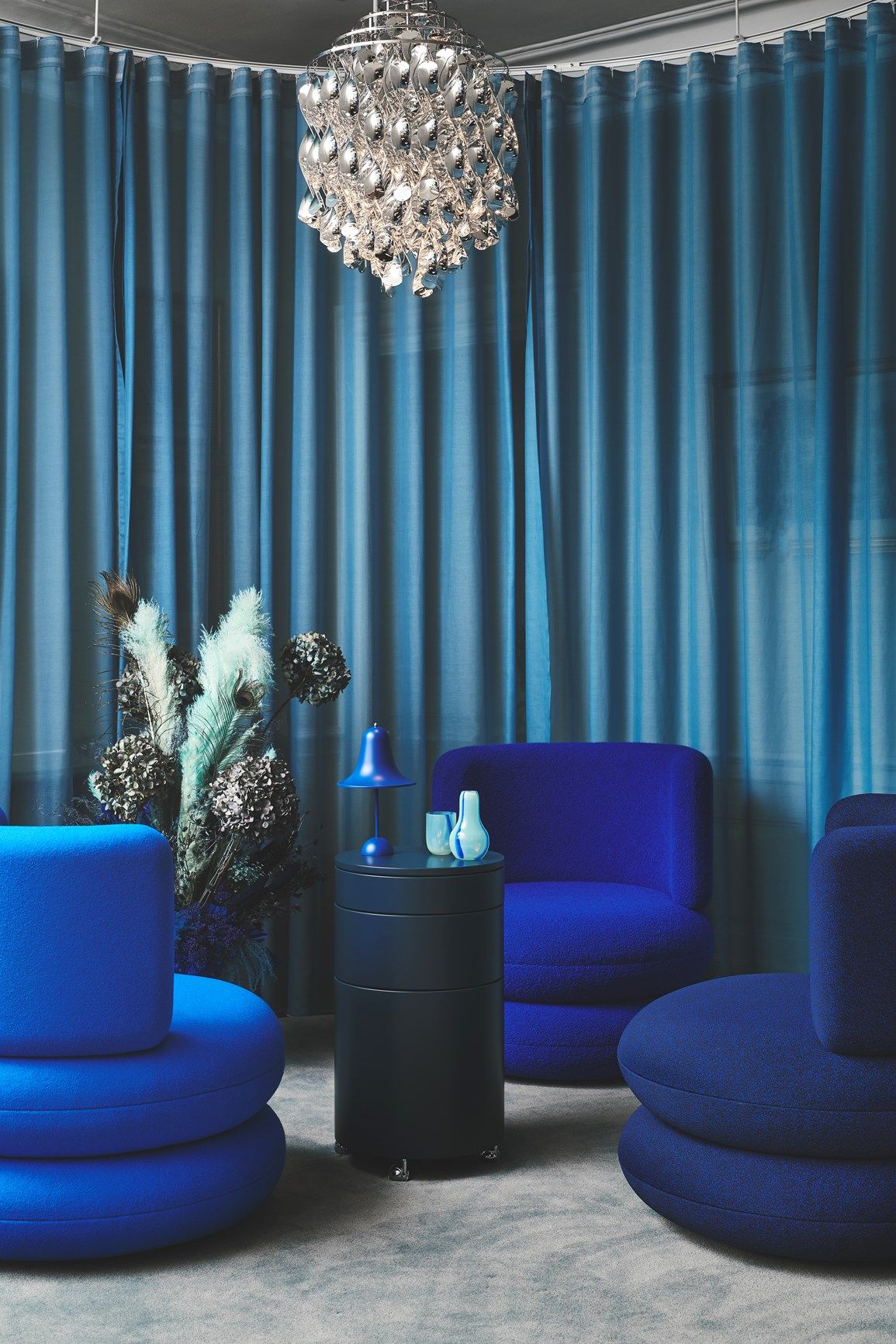 Soft and Round Shapes: The Easy Chair by Verner Panton