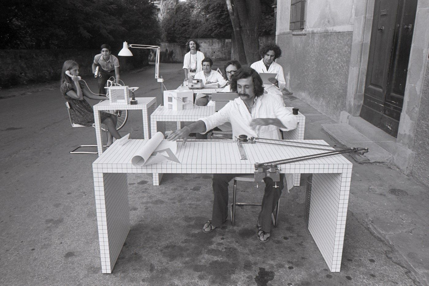 The Quaderna table by Zanotta turns 50. An icon of Radical Design