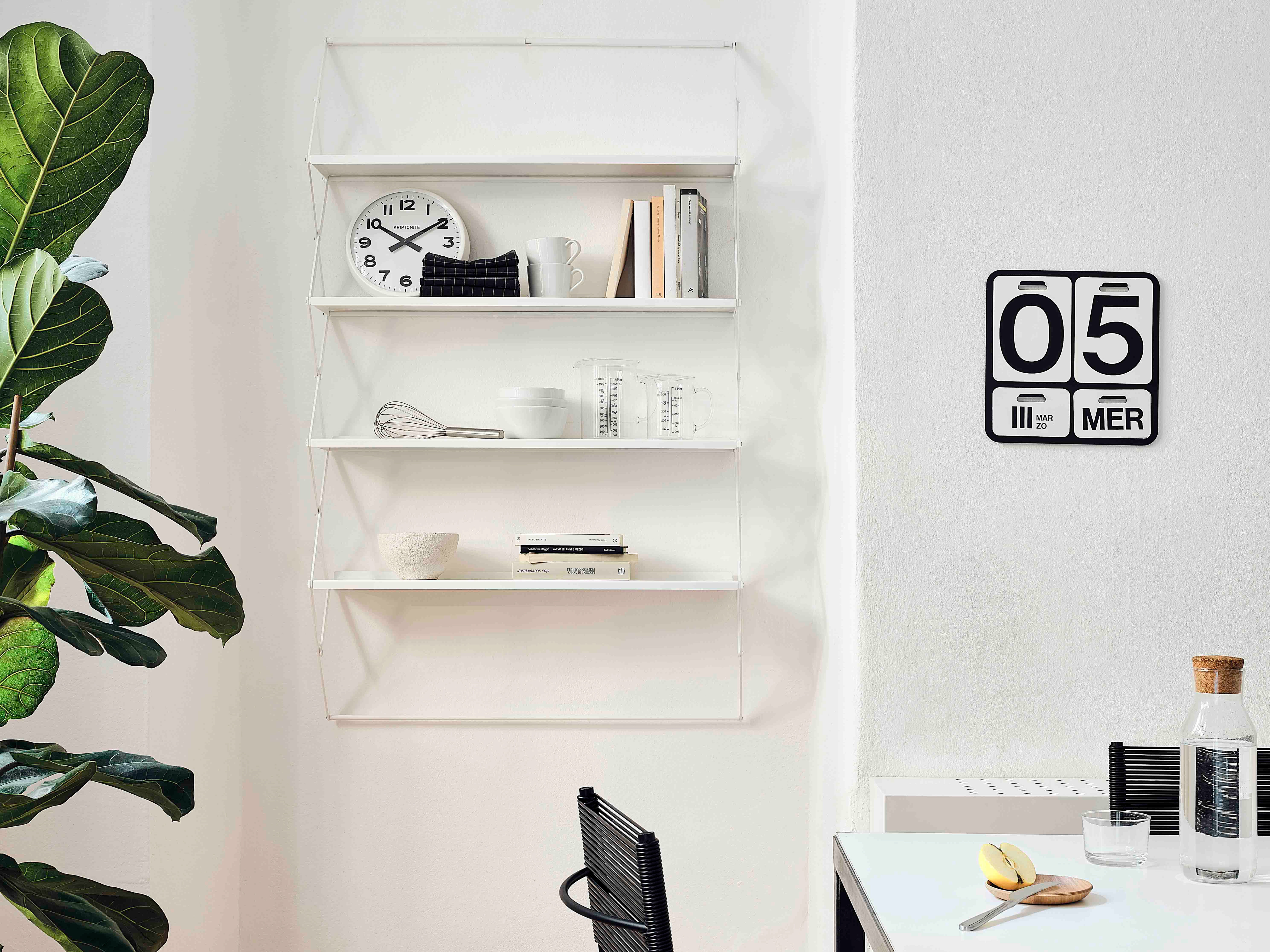 Eta Beta, the new easy-to-assemble Kriptonite wall bookcase
