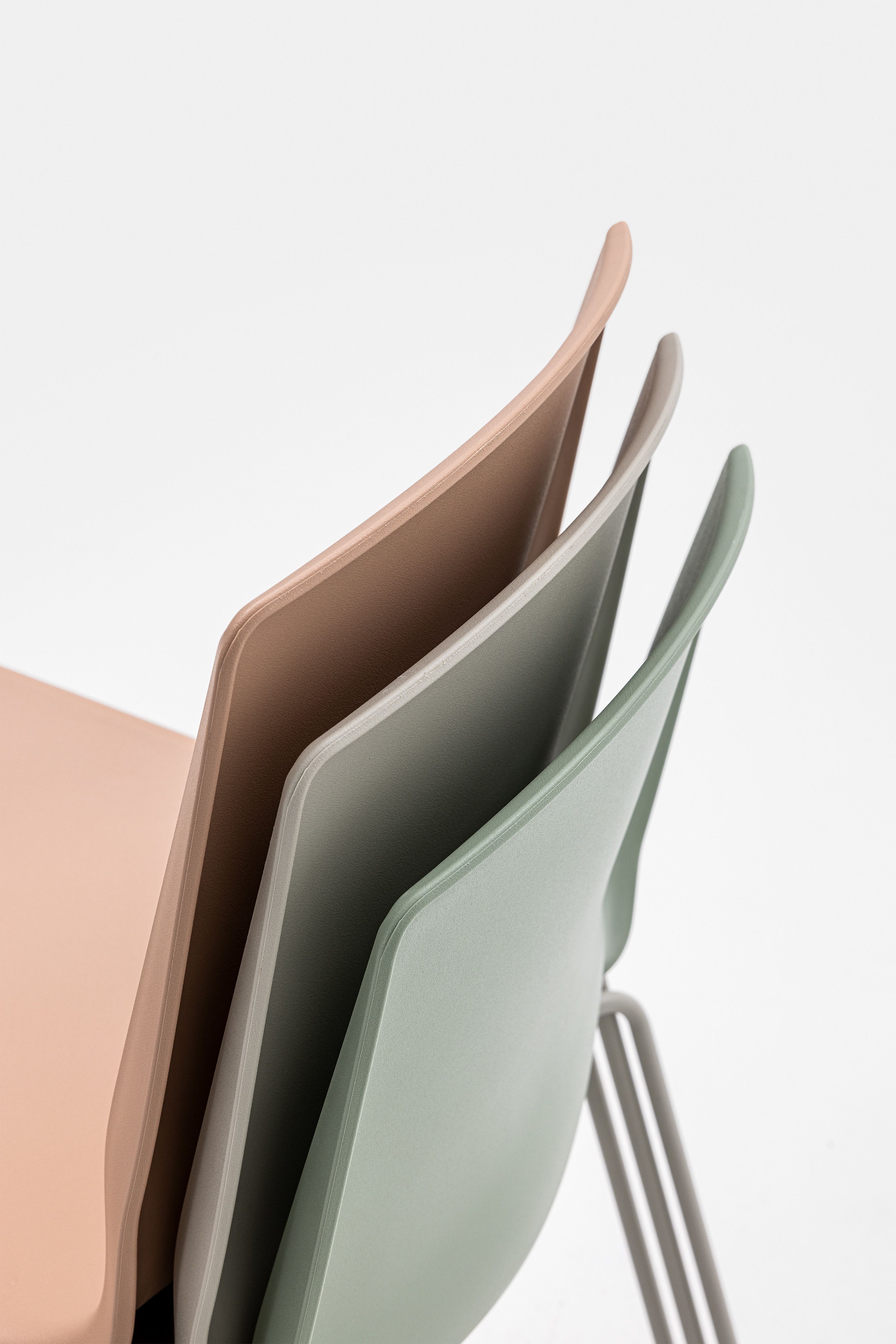 Loto, the first Mara eco-friendly chair made of recycled polypropylene