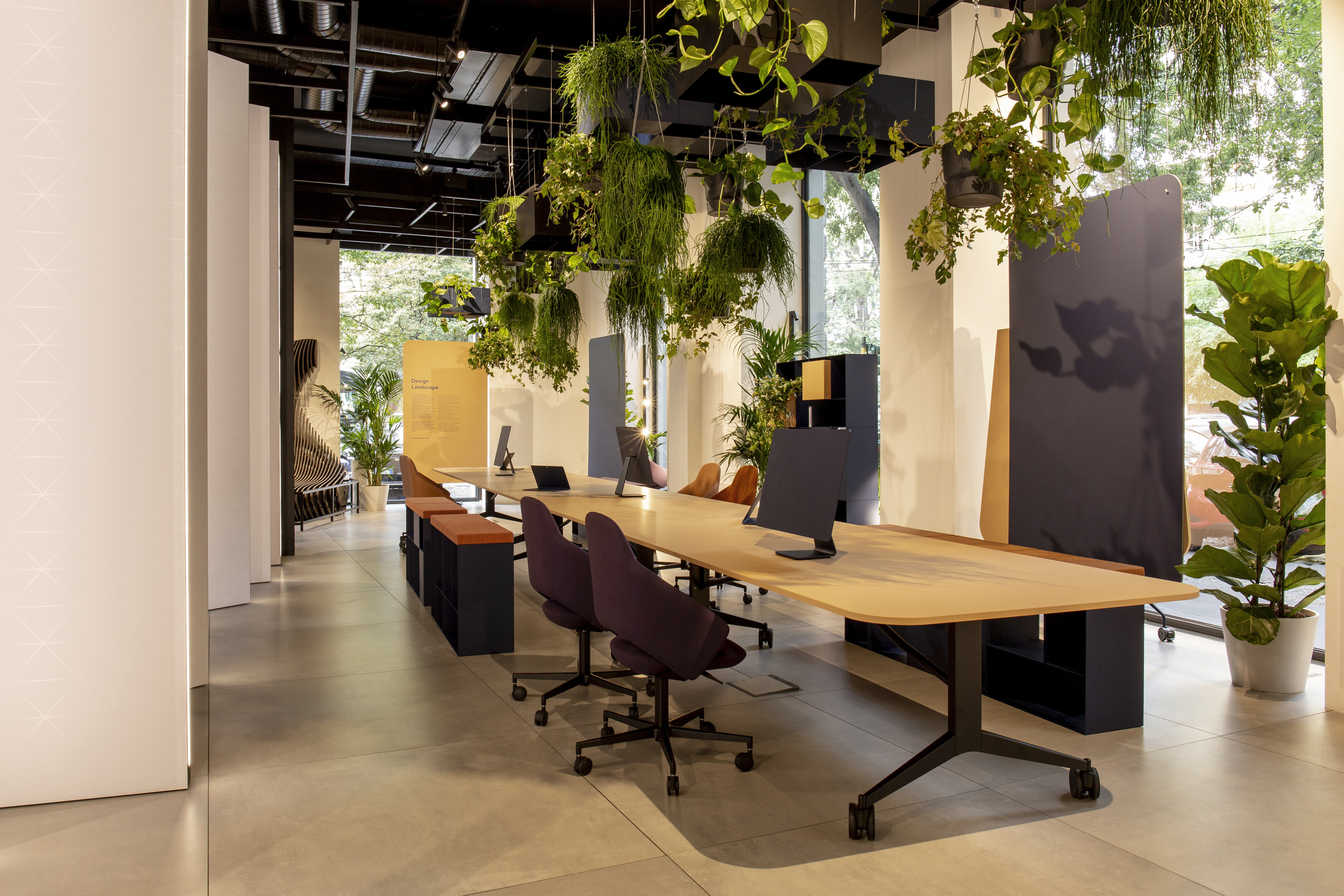 Mara contract and office furnishings in the FENIX Scenario space in Milan