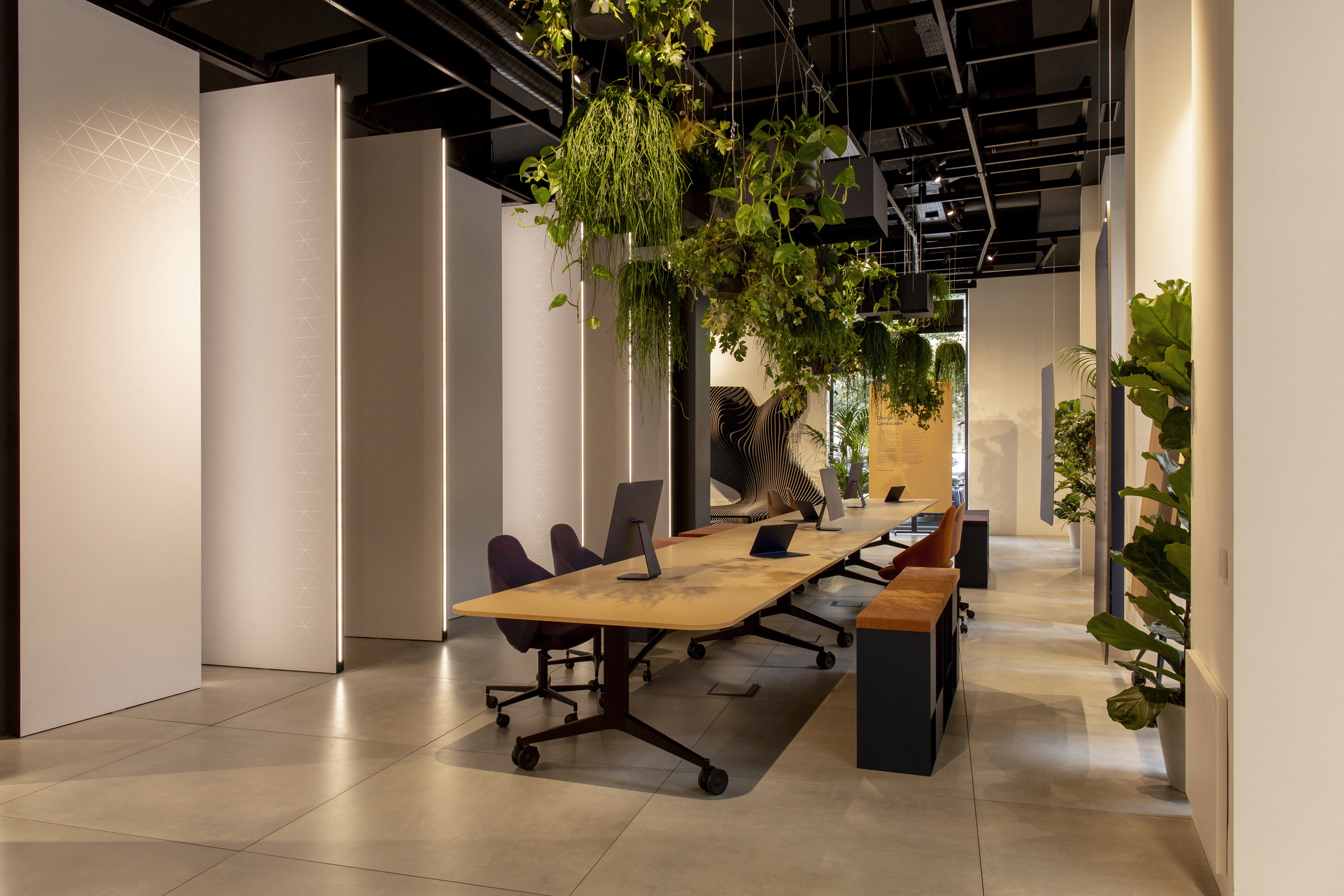 Mara contract and office furnishings in the FENIX Scenario space in Milan