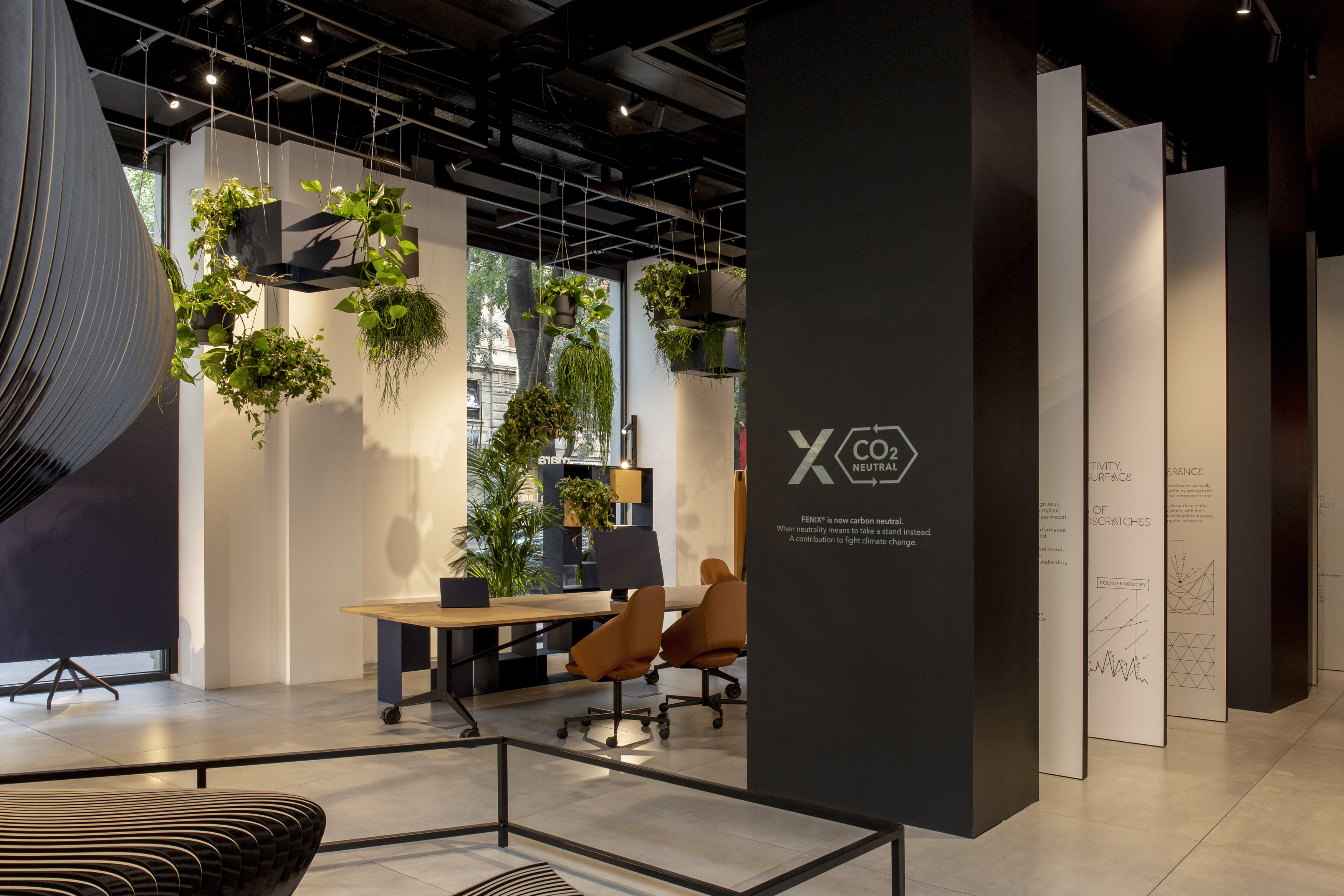 Mara contract and office furnishings in the FENIX Scenario space in Milan