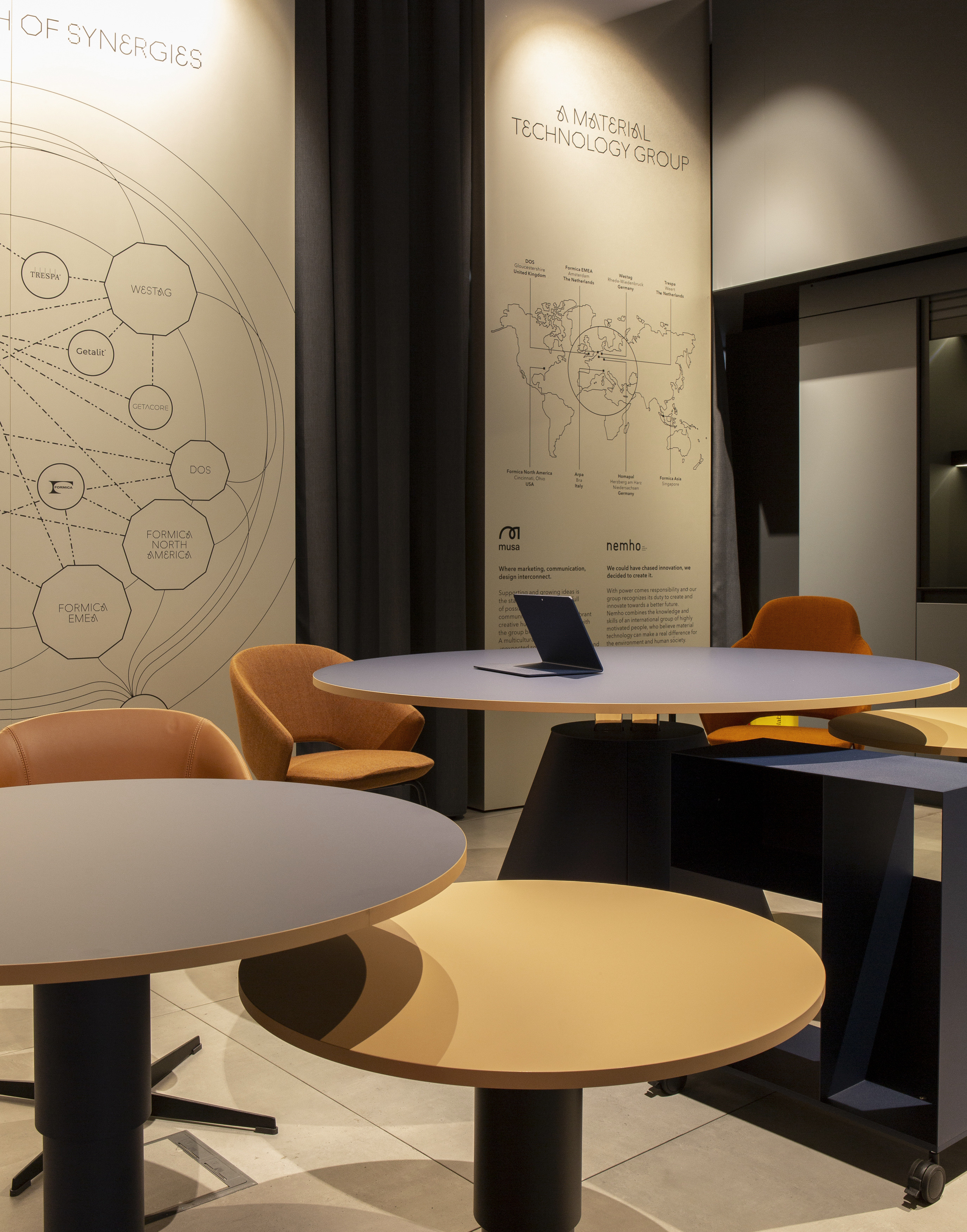 Mara contract and office furnishings in the FENIX Scenario space in Milan