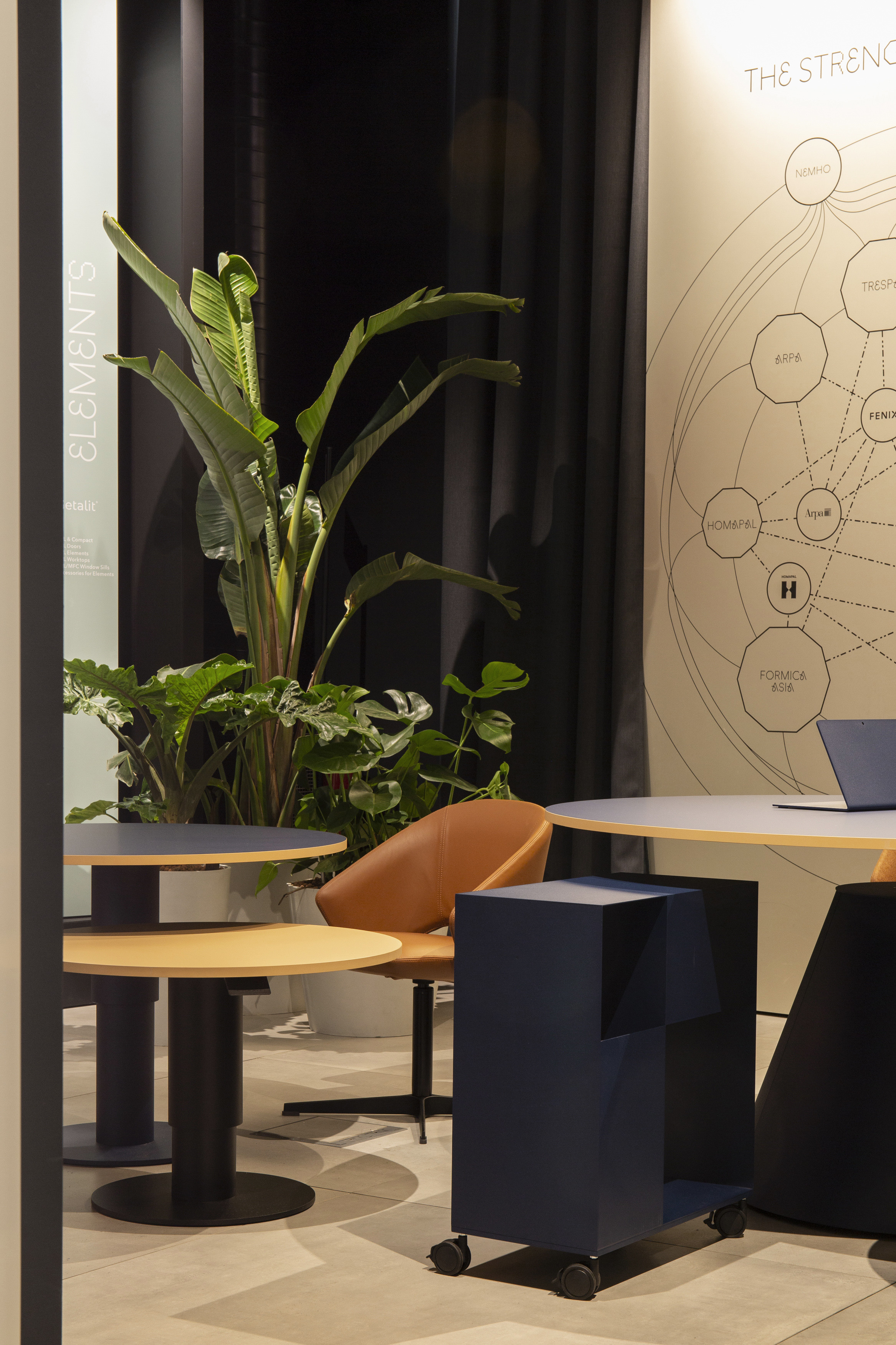 Mara contract and office furnishings in the FENIX Scenario space in Milan