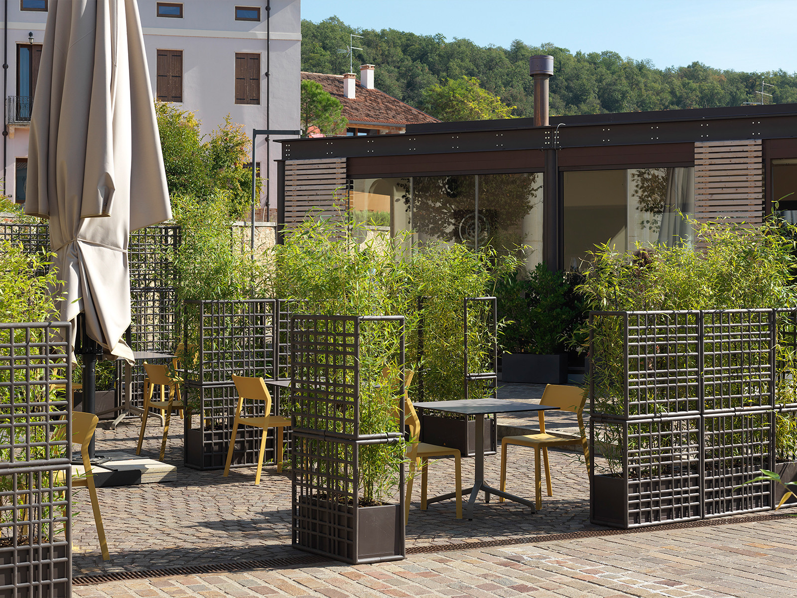 Sipario, the modular partition wall system by Nardi at Neocon 2023