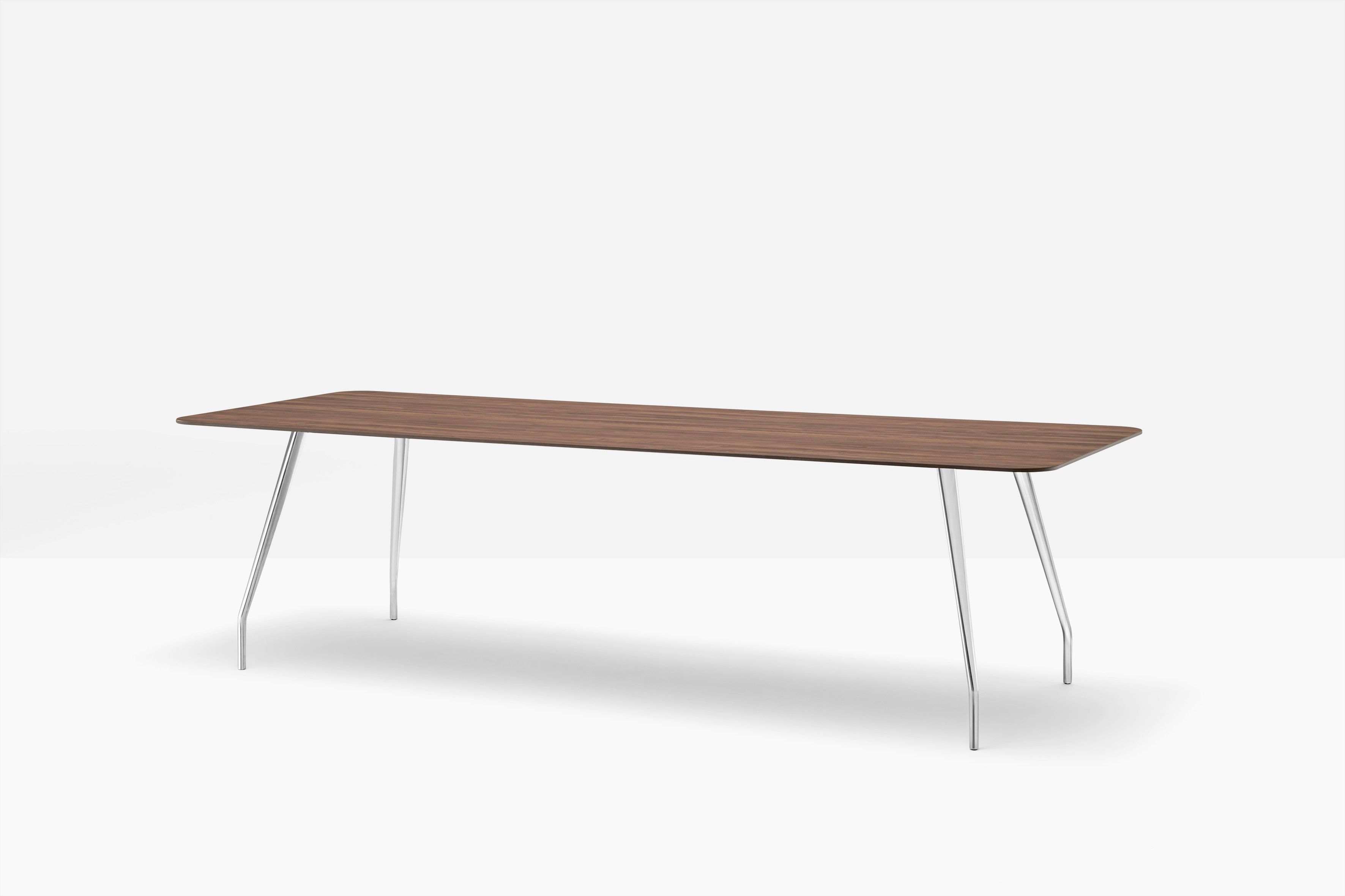 Rizz is the new Pedrali table designed by Robin Rizzini