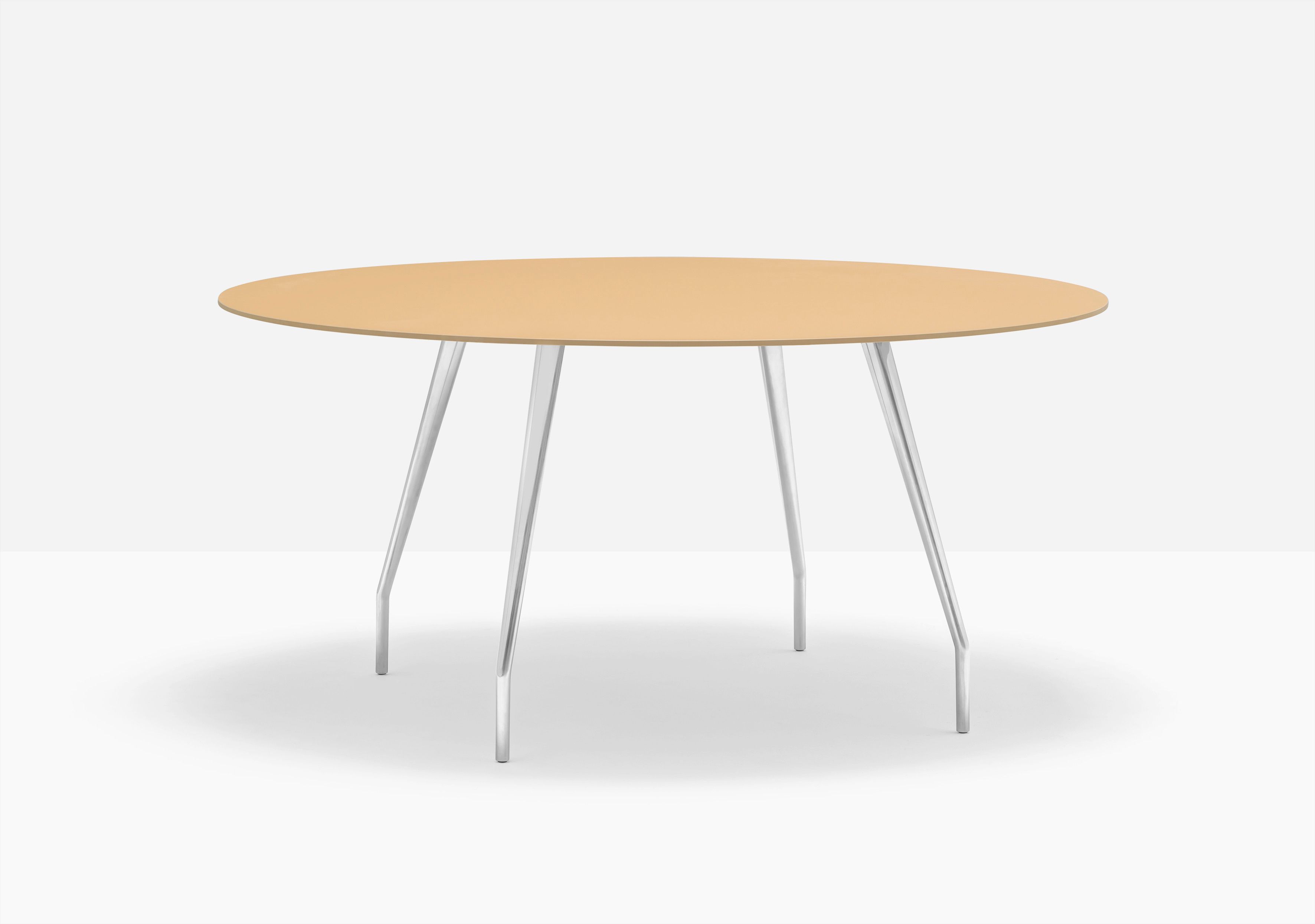 Rizz is the new Pedrali table designed by Robin Rizzini