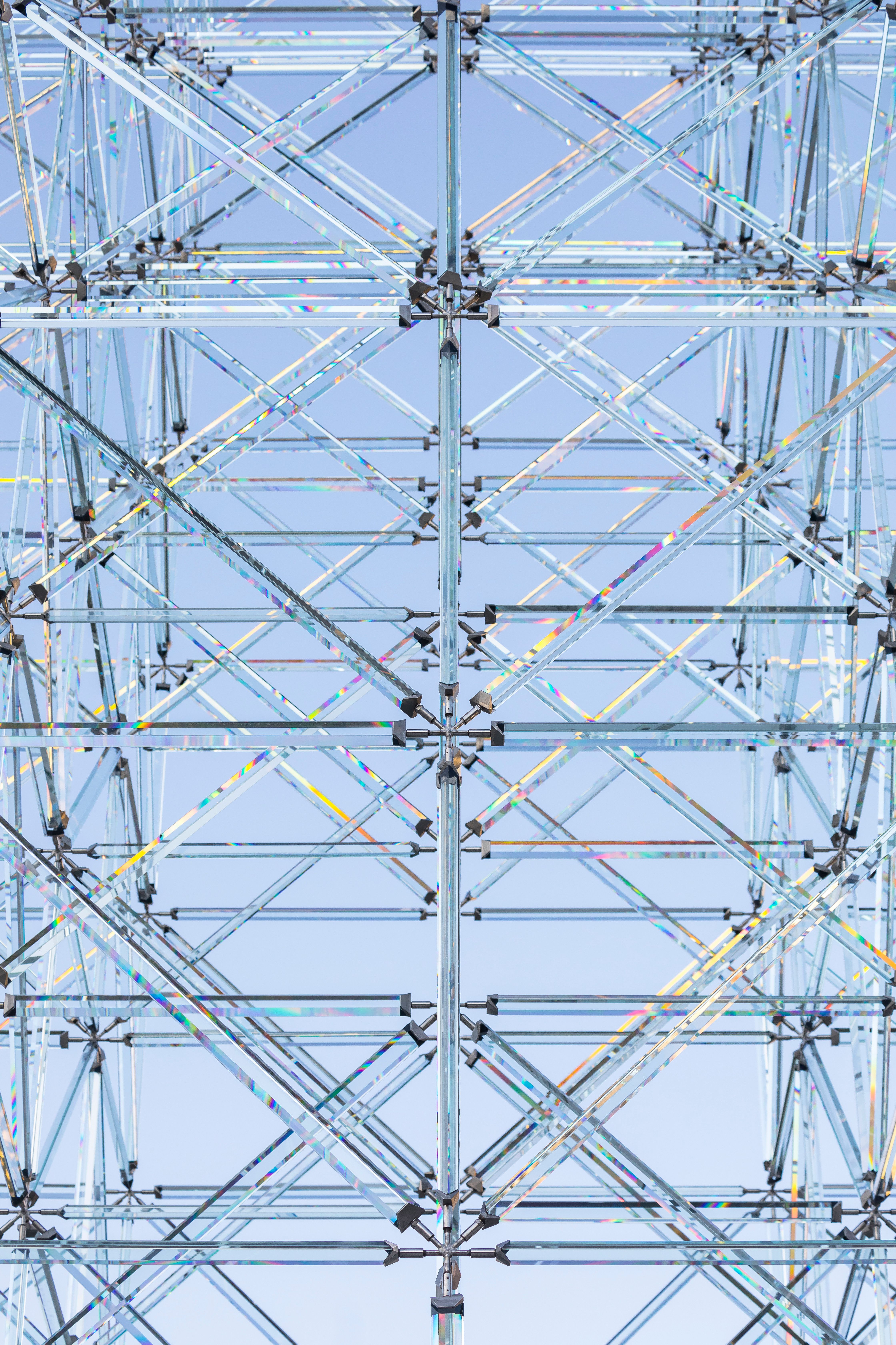 A monumental glass art installation by Emmanuel Barrois in Paris