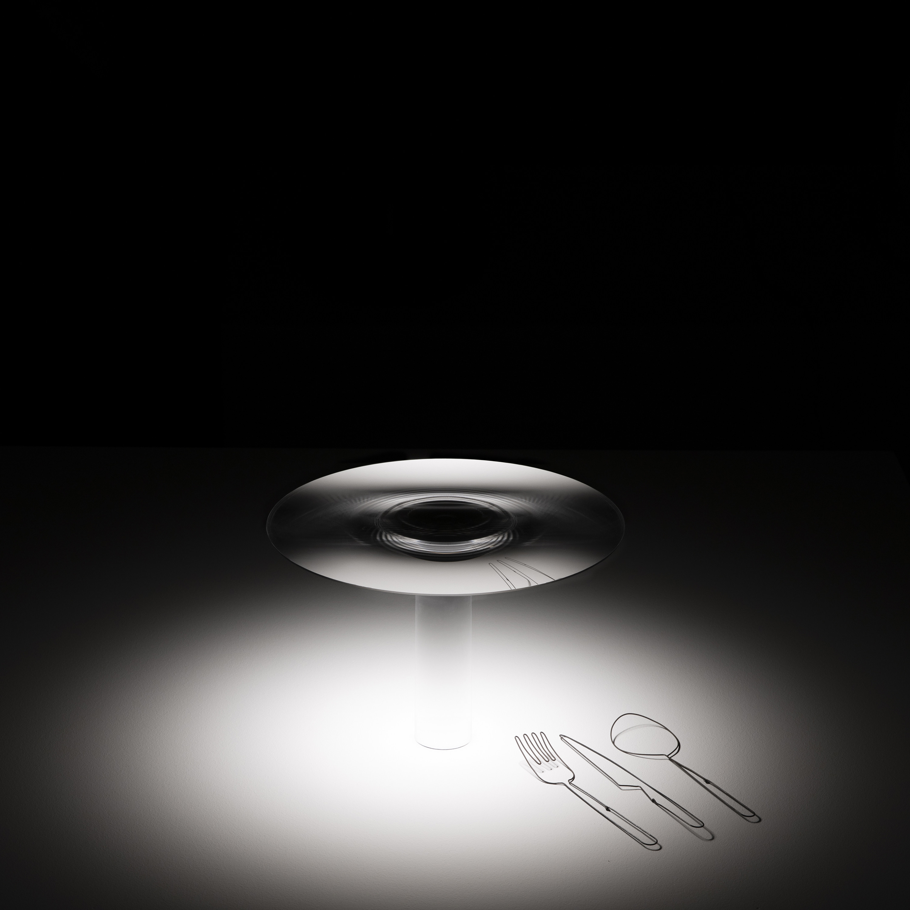 Vis à Vis, the new Davide Groppi rechargeable table lamp