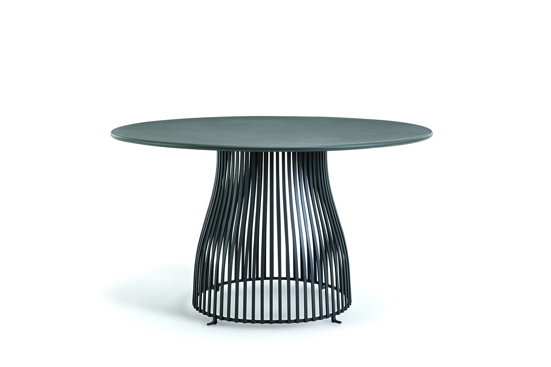 Bold and Venexia, the Ethimo outdoor tables