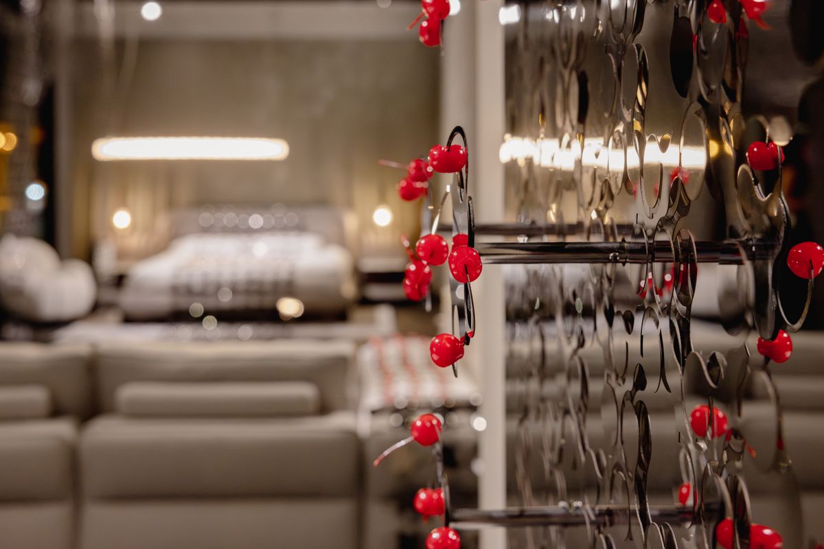 The installation Unexpected Roots by Natuzzi Italia in Miami