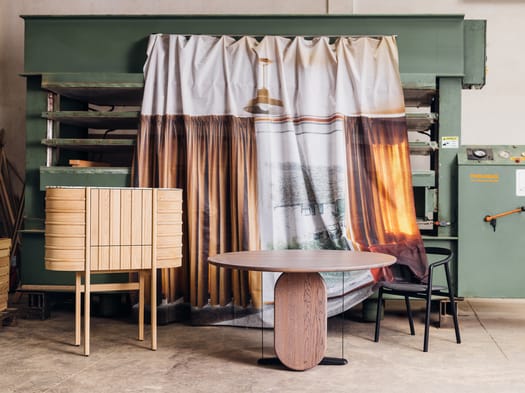 Gli arredi in legno Woak disegnati da Constance Guisset