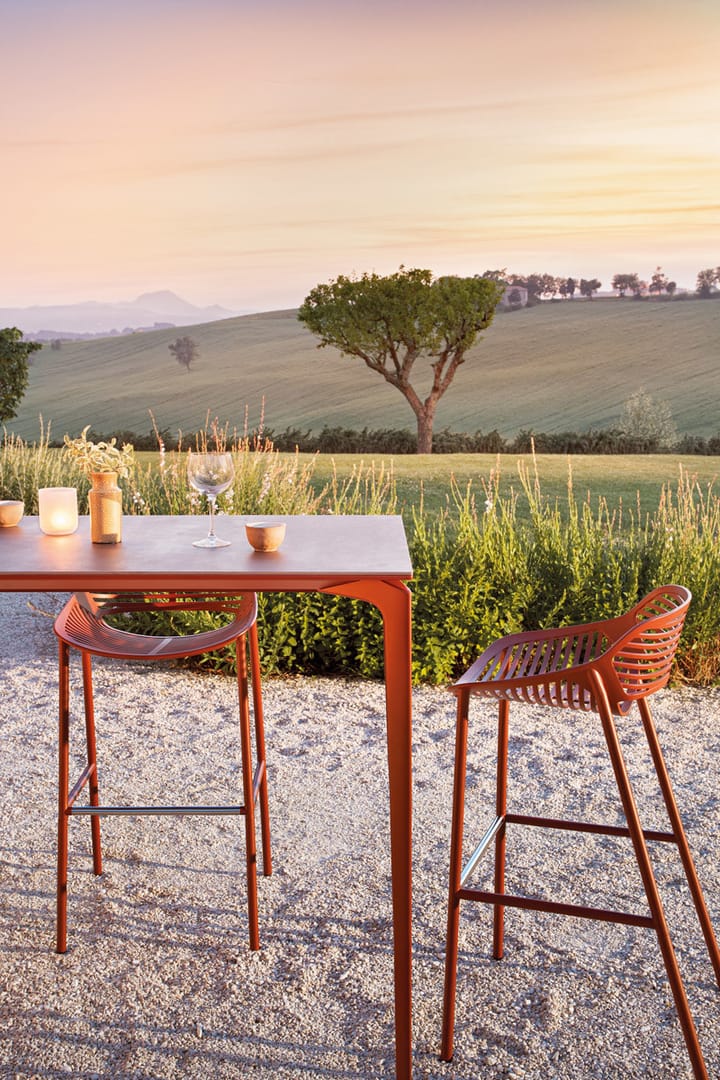 Allsize von Fast ist ein Outdoor-Tisch in vielen verschiedenen Größen ...