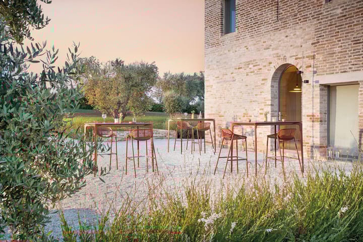 Allsize von Fast ist ein Outdoor-Tisch in vielen verschiedenen Größen ...