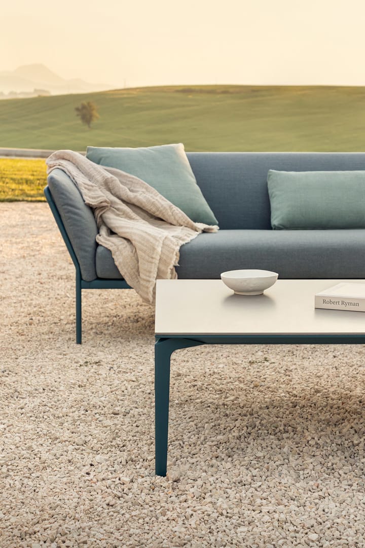 Allsize von Fast ist ein Outdoor-Tisch in vielen verschiedenen Größen ...