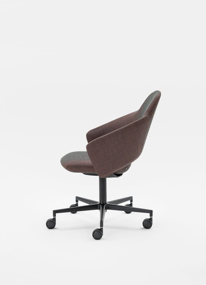 Icon chair by Mara designed by Marcello Ziliani in ADI Design Index 2023