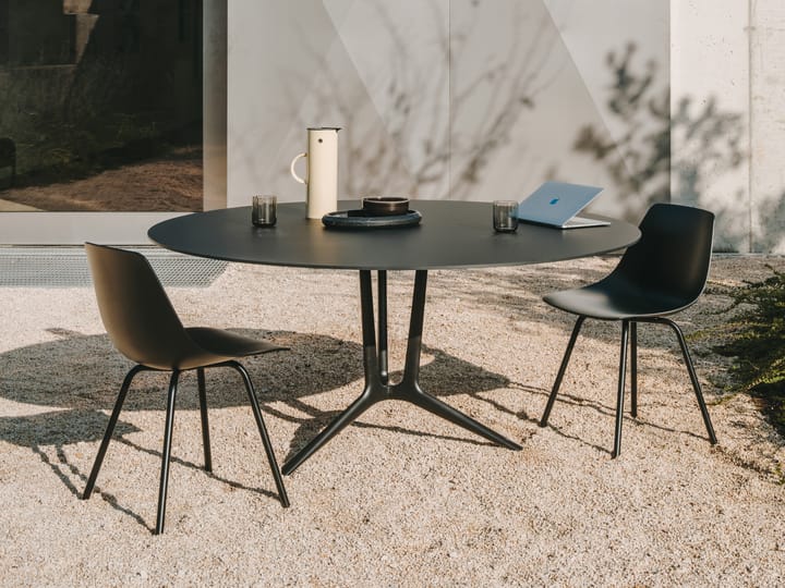 The new Trail outdoor table by Lapalma