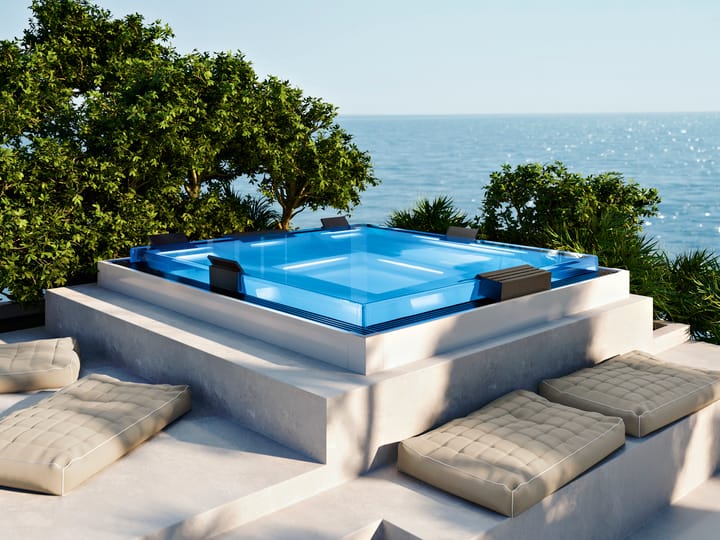 The hydromassage mini-pool with glass edge