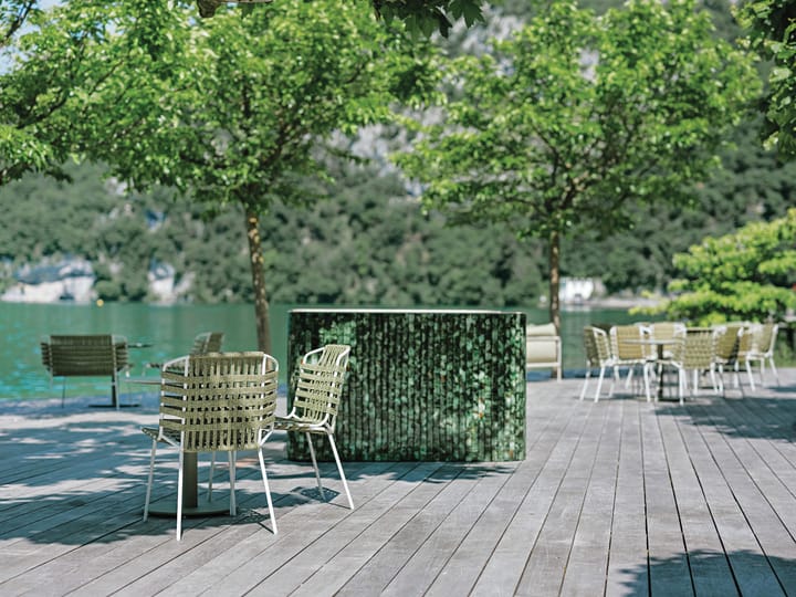 Paola Lenti's garden furniture in the outdoor spaces of the Auberge du ...