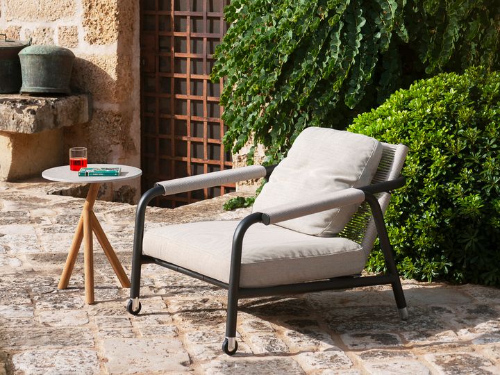 The Roda outdoor sofa and armchair collection by Rodolfo Dordoni