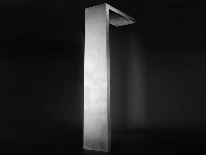 Design rinnovato per il termoarredo Monolite di Brandoni