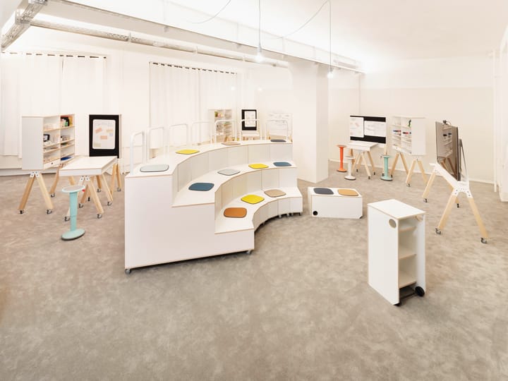 Office: new mobile furniture by Interstuhl