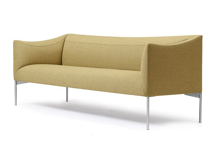 Curved lines design a soft and comfortable sofa: BOW by Erik Jørgensen