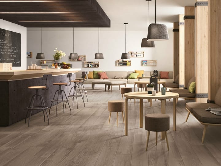 Cinque tonalità naturali riproducono la texture del legno