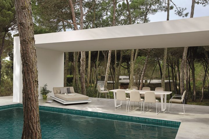 Manutti, exclusive outdoor furniture at iSaloni