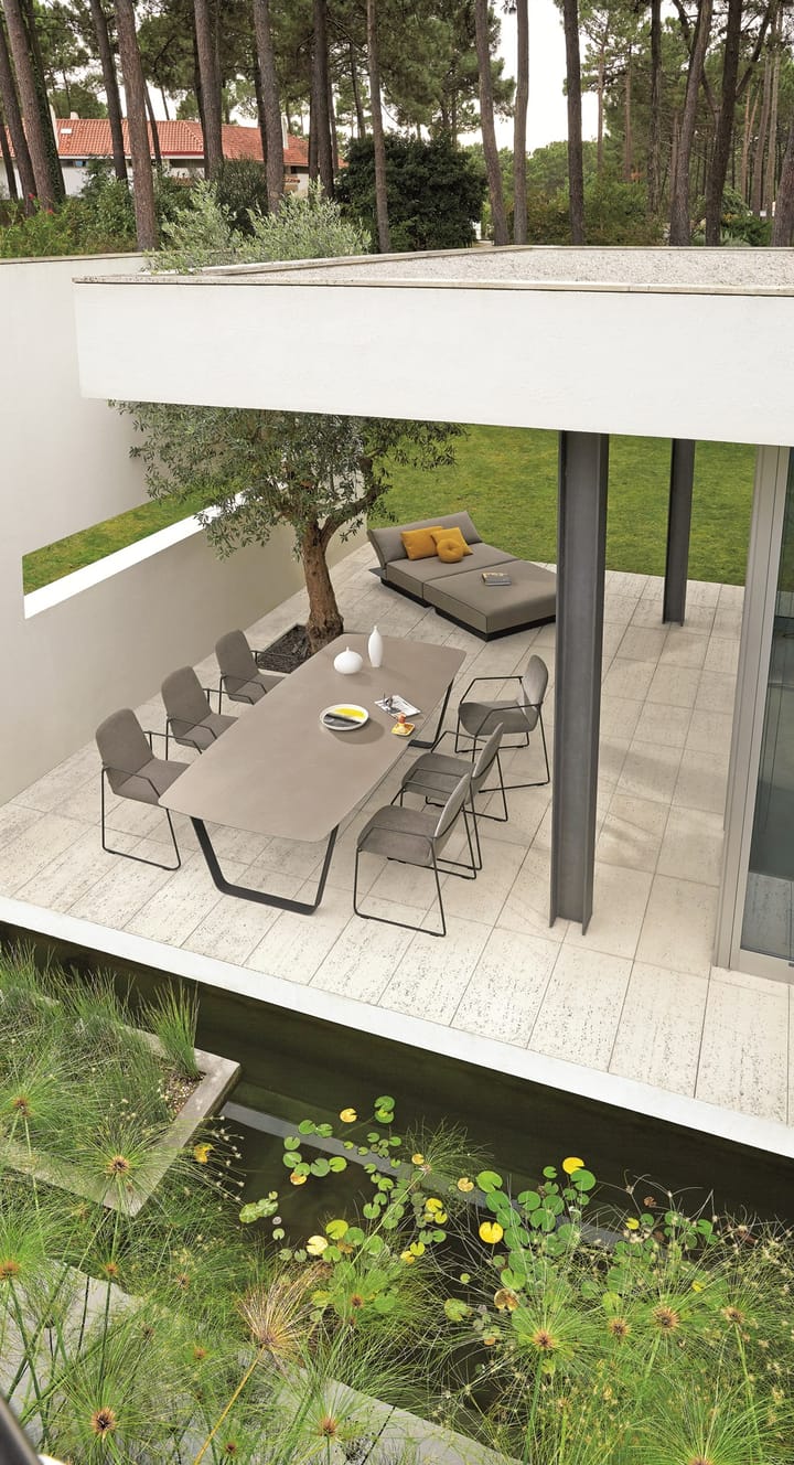 Manutti, exclusive outdoor furniture at iSaloni