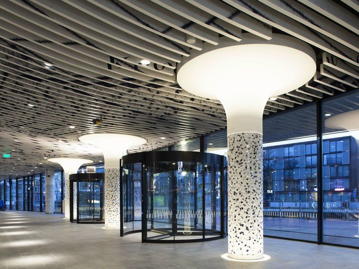 Station with pillars in delft blue