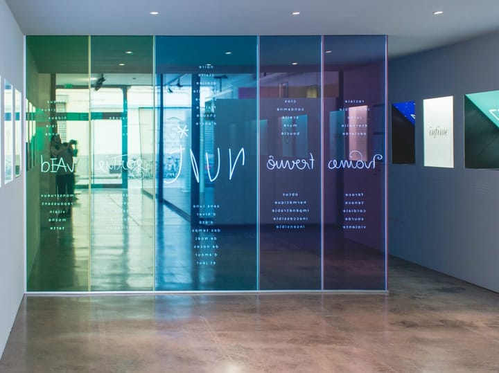 Light gives life to glass