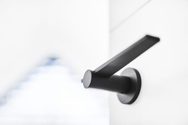 Tense: simplicity and suspense